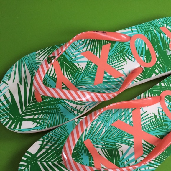 Roxy | Shoes | 9 Roxy Coral Palm Tree Leaf Flip Flops Tropical Hawaiian ...